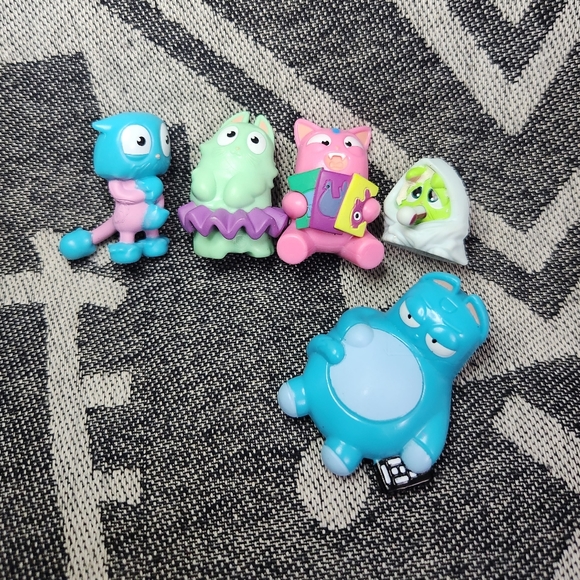 Hasbro | Toys | Lot Of 5 Hasbro Lost Kitties Series Chickie Series 2 ...